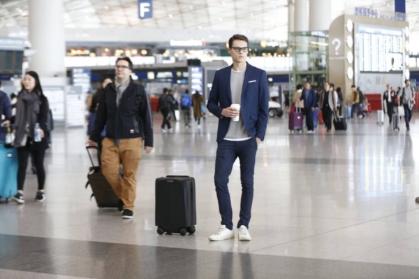 Innovative OVIS self-driving suitcase introduced at CES 2019 - Gafencu